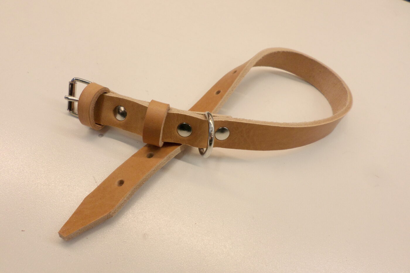 Δερμάτινο περιλαίμιο σκύλου 2x50cm φυσικό.